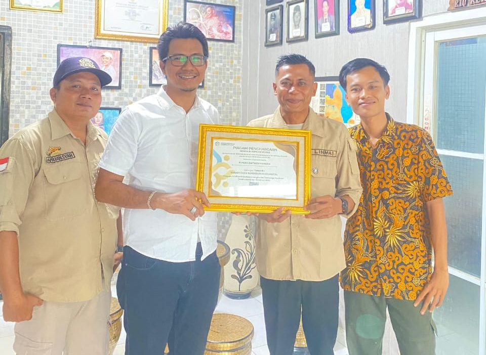 Desa Hanura Raih Penghargaan Rumah Dataku Terbaik 1 Tingkat Provinsi ...